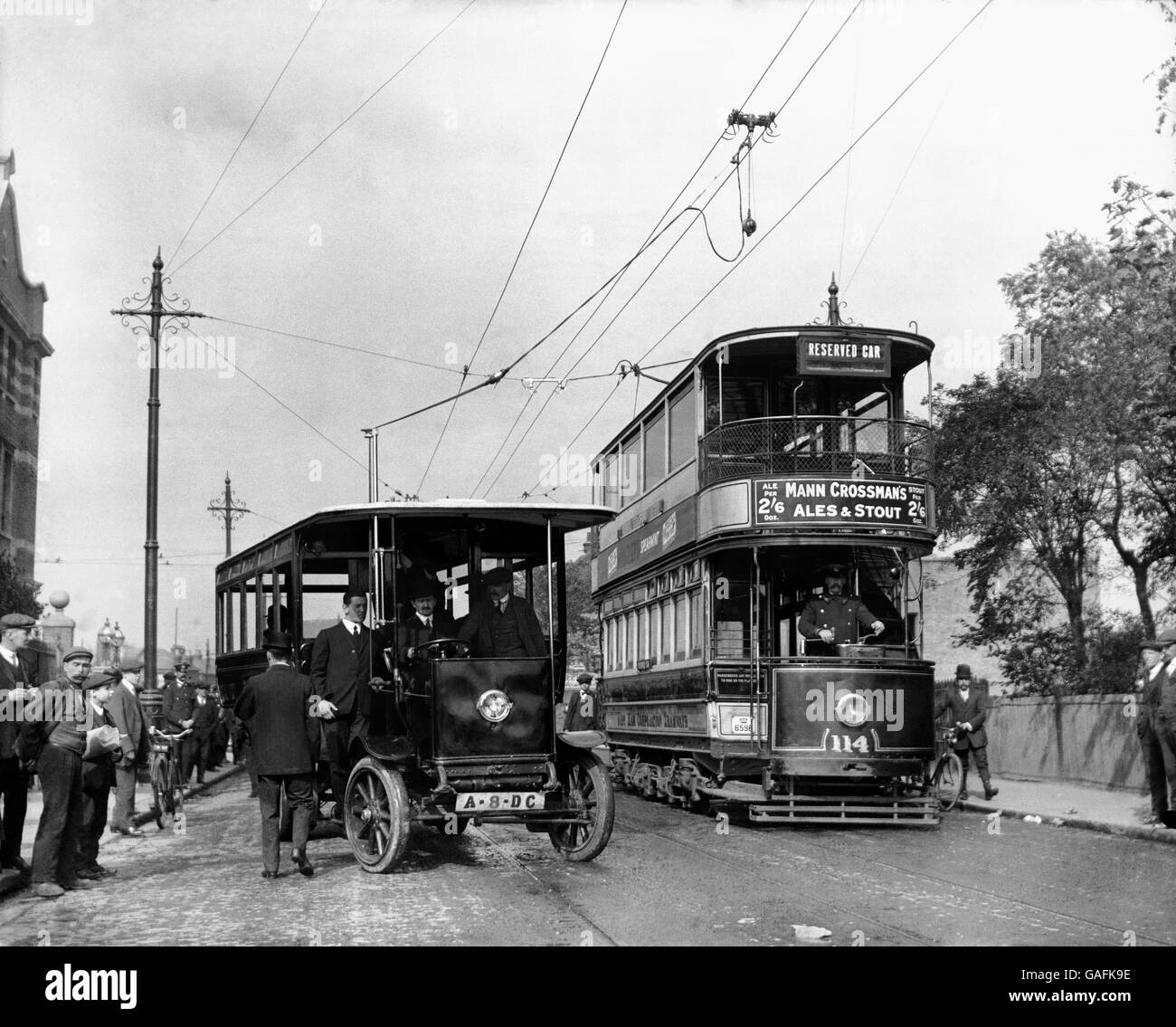 Small tram Banque d'images noir et blanc - Alamy