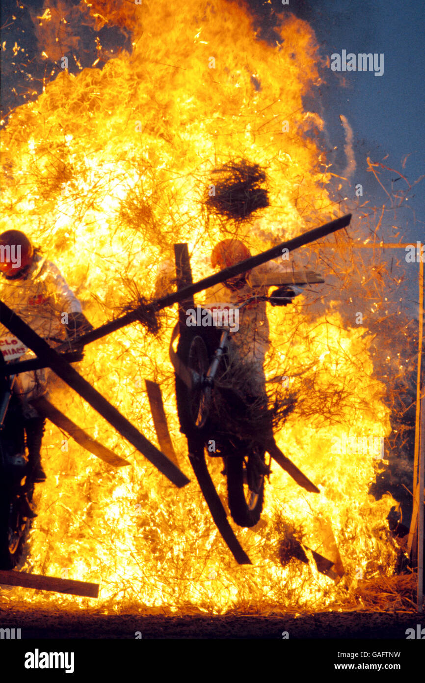 Saut de feu Banque de photographies et d’images à haute résolution - Alamy