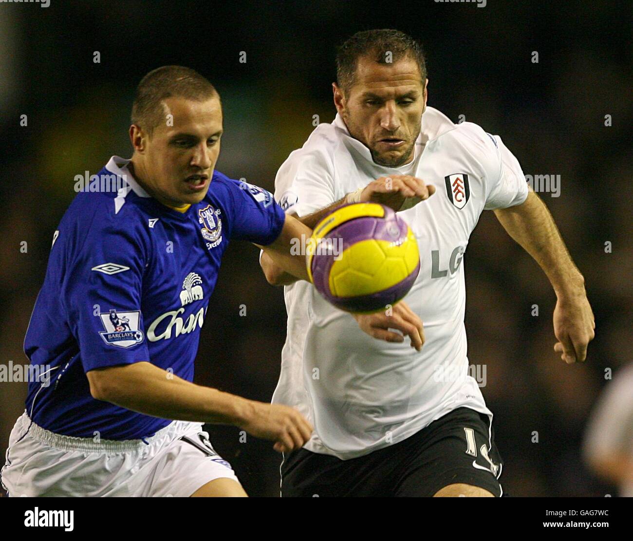 Fulham l bataille pour le bal Banque de photographies et d’images à ...