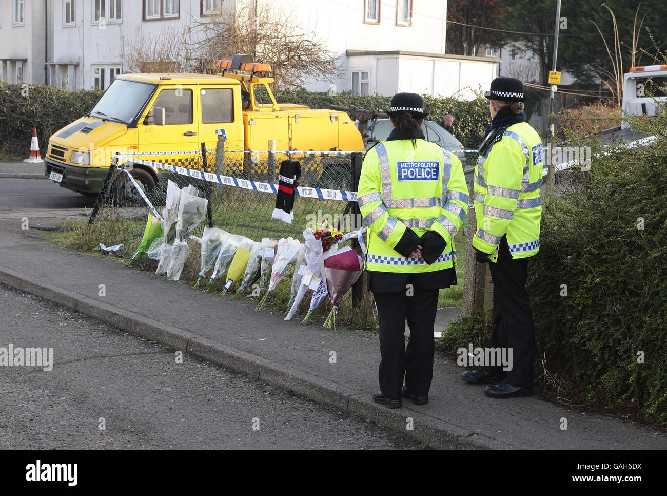 Vista general de la escena en los jardines de rutter en mitcham Banque ...