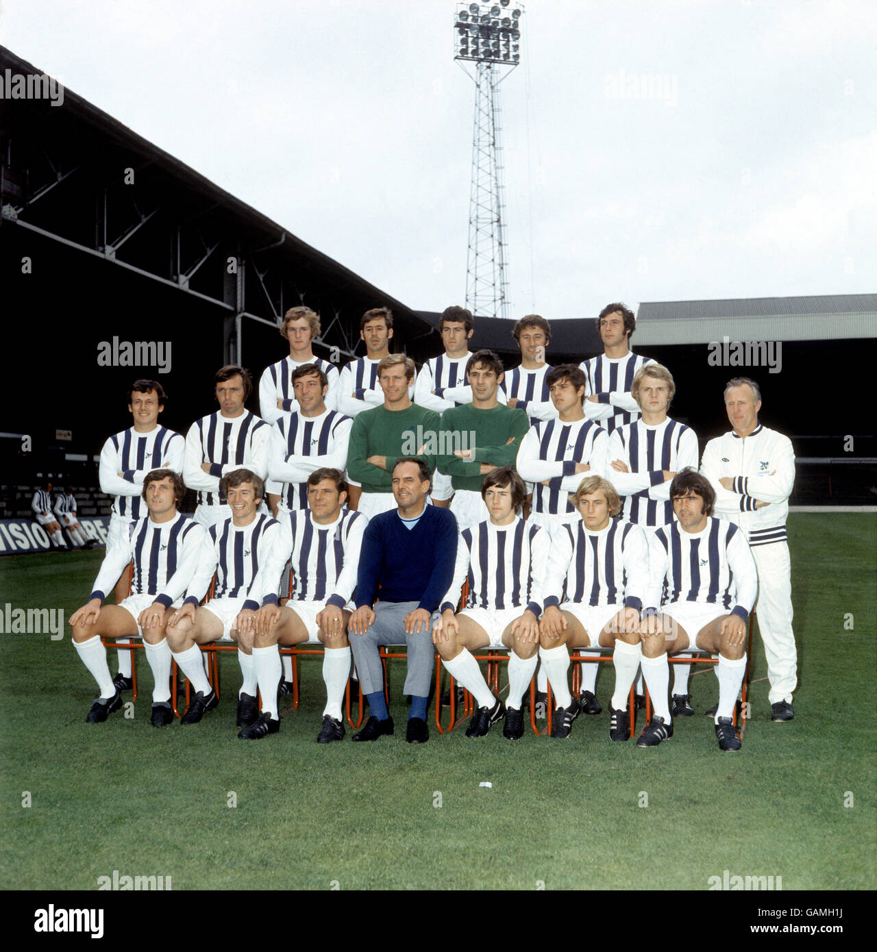 West Bromwich Albion Squad: (Rangée arrière, l-r) Ally Robertson, Doug ...