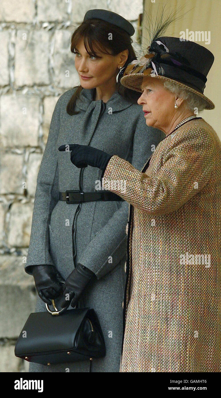 Carla bruni and queen elizabeth ii Banque de photographies et d’images ...