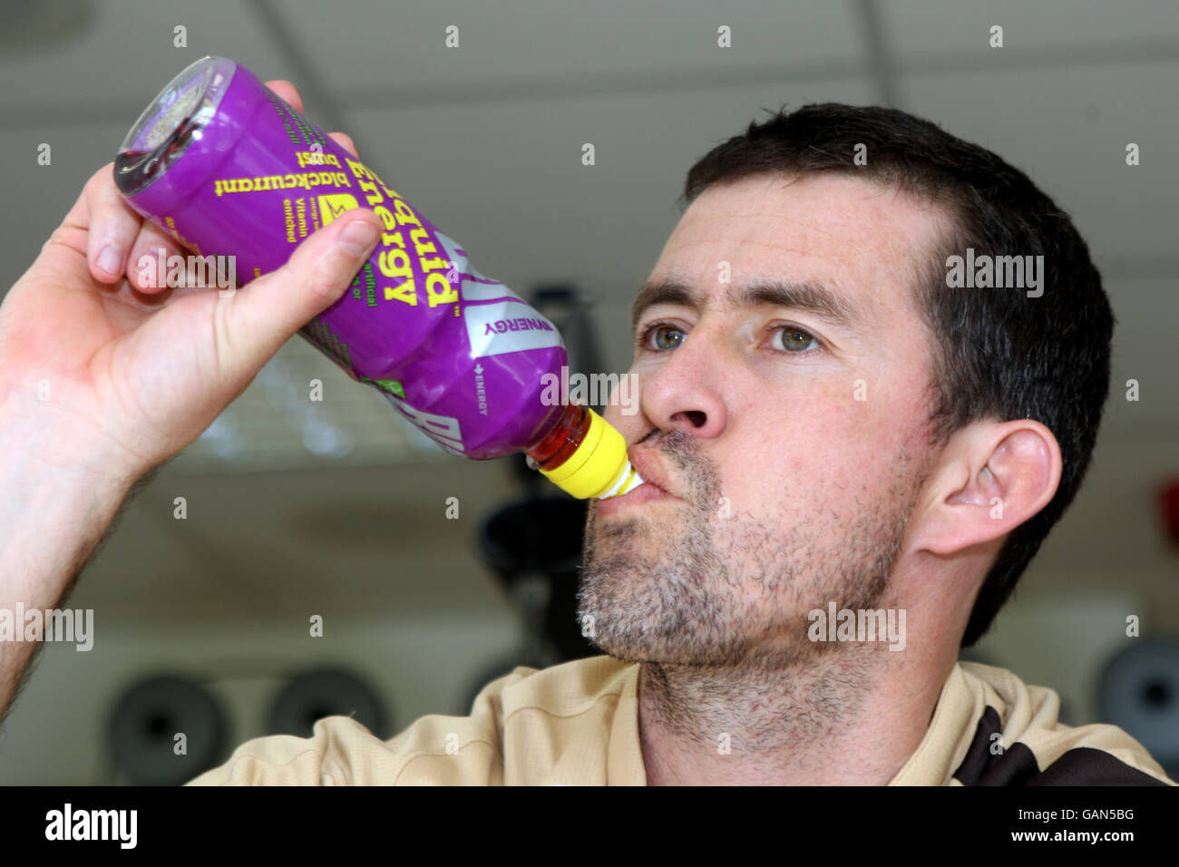 Coach fitness surrey matt church avec un produit de bio synergie Banque ...