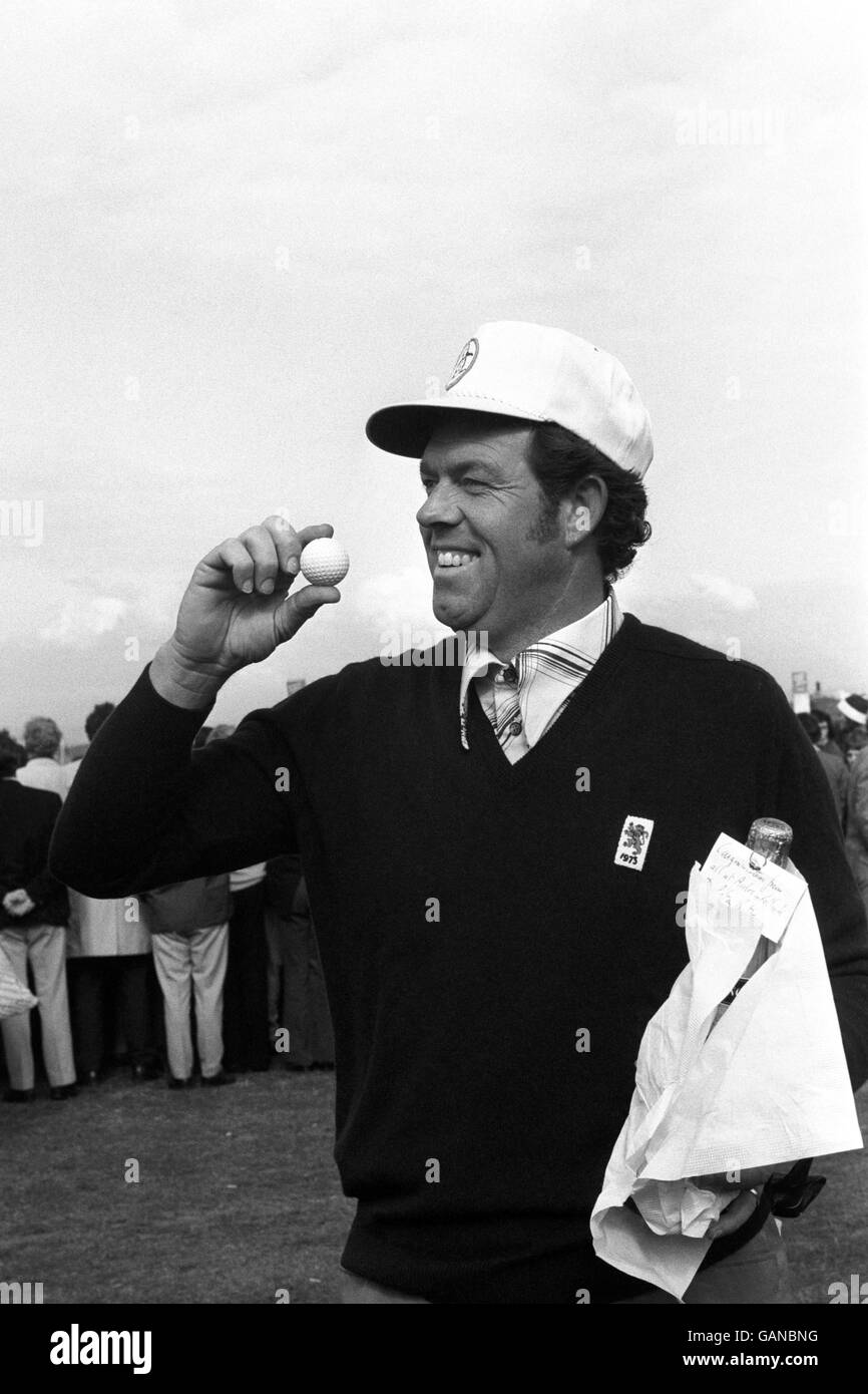 Peter butler brandit sa boule de champagne Banque de photographies et d ...