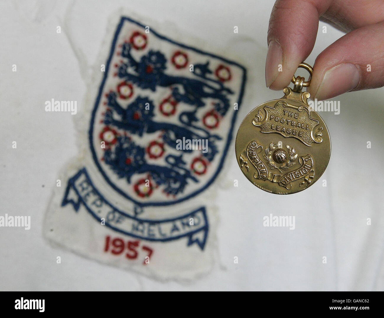 Patricia Convery avec une médaille d'or 9ct de la division 1 décernée à ...