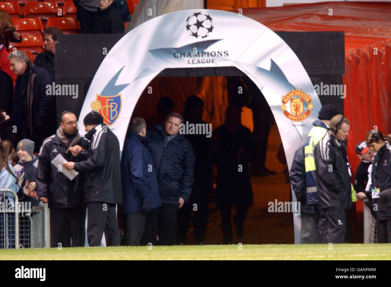 Manchester united tunnel Banque de photographies et d’images à haute ...