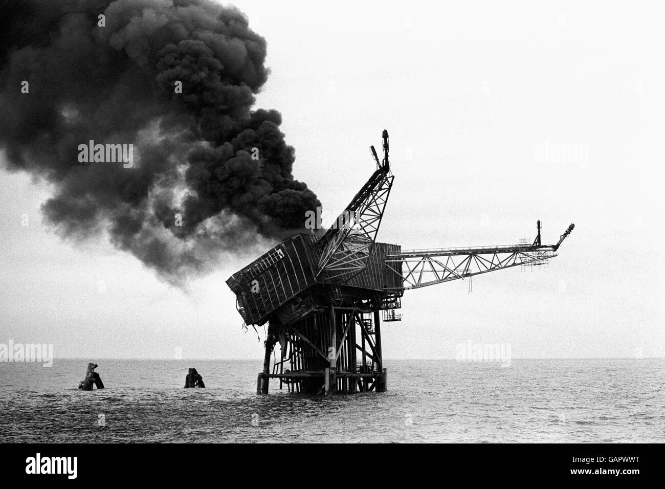 Piper alpha Banque d'images noir et blanc - Alamy