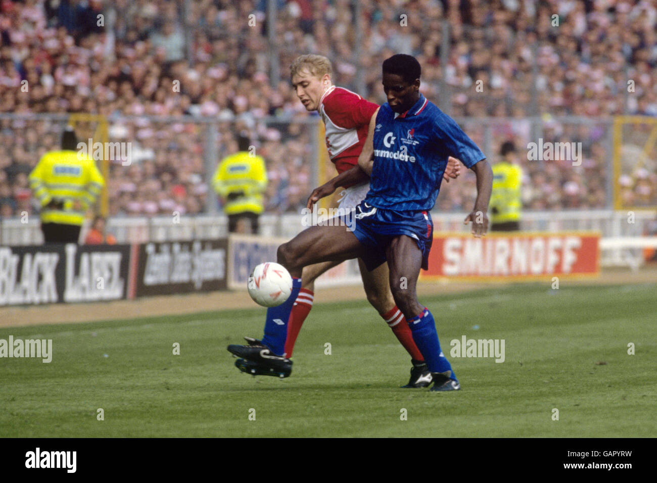 Chelseas ken monkou middlesbroughs stuart ripley bataille pour le ...