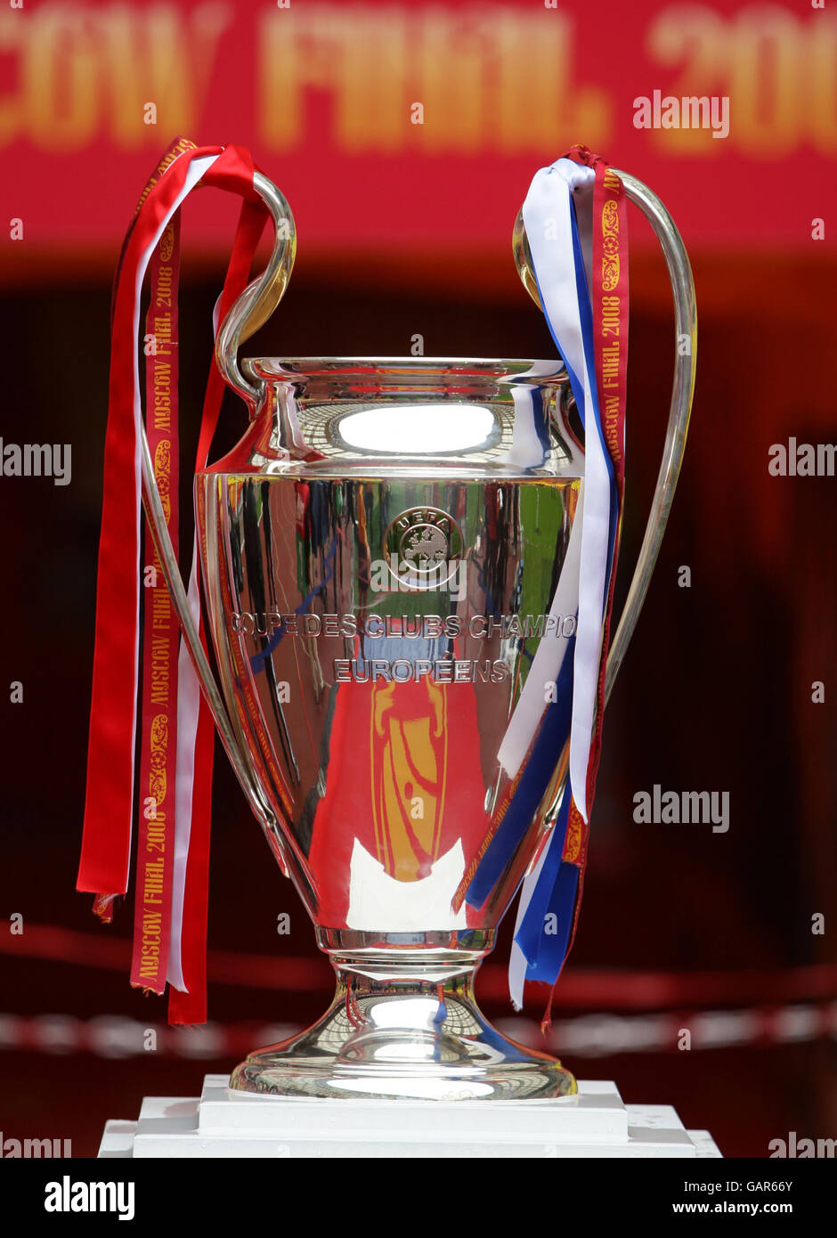 Uefa champions league trophy displayed Banque de photographies et d ...