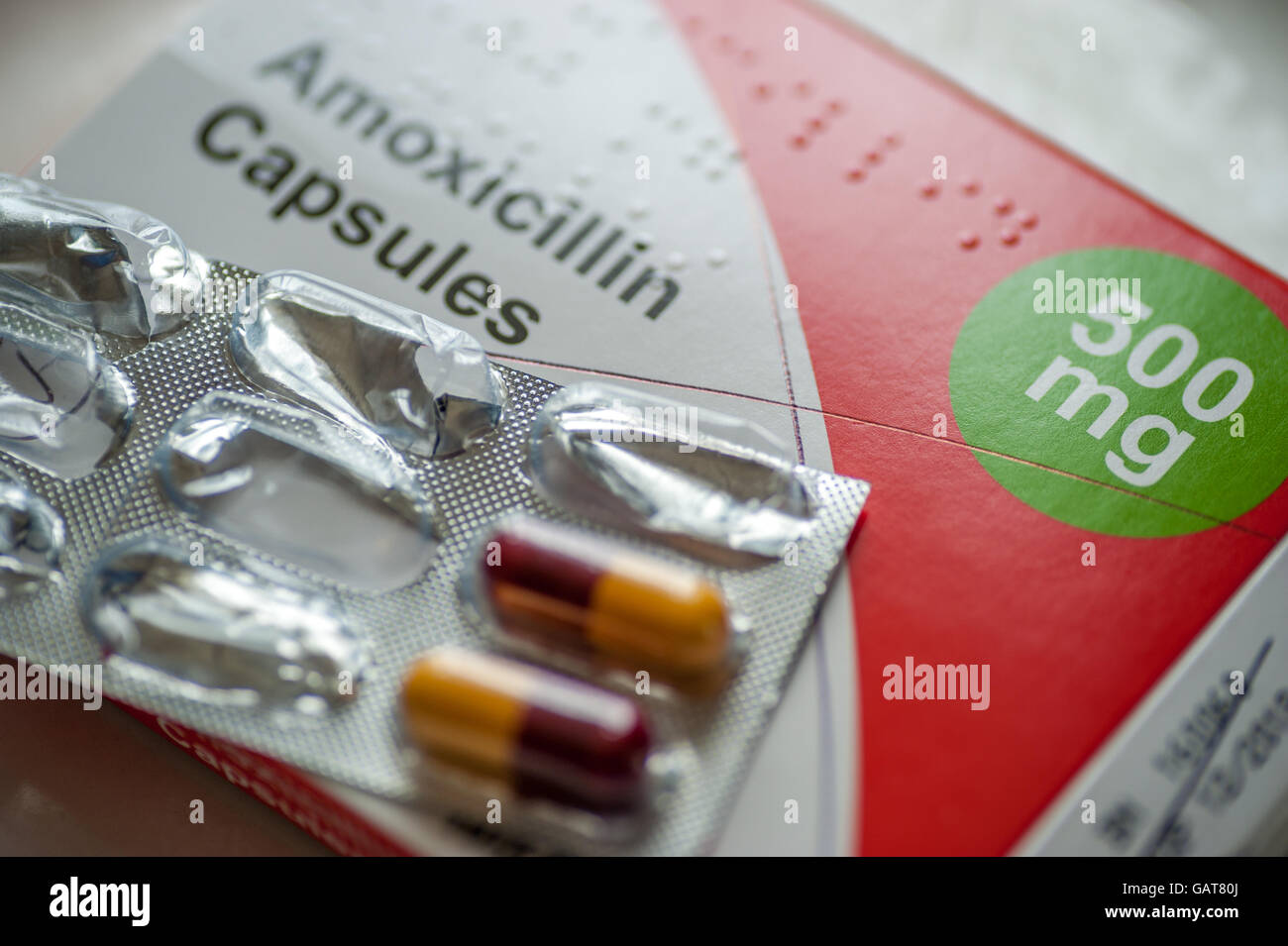 Amoxicillin antibiotics box Banque de photographies et d’images à haute ...