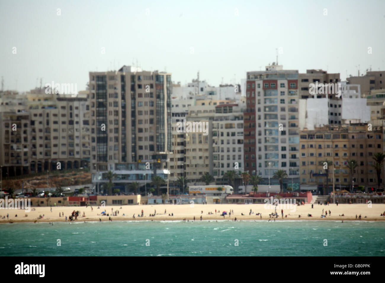 Vue sur la plage de Tanger, au Maroc. Vue sur la plage de Tanger, au ...