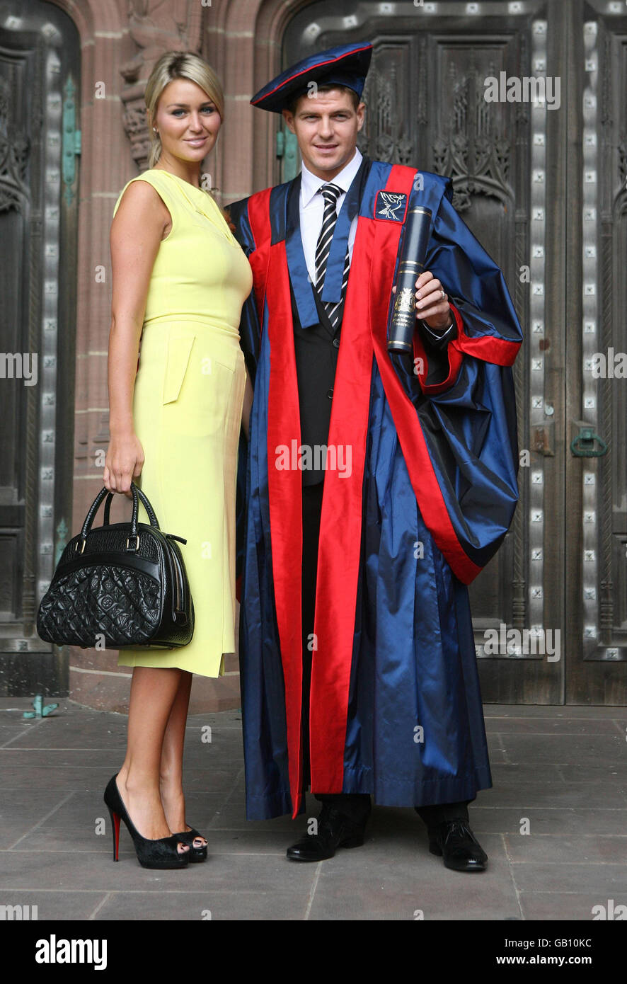 Le footballeur anglais et Liverpool Steven Gerrard MBE reçoit une ...