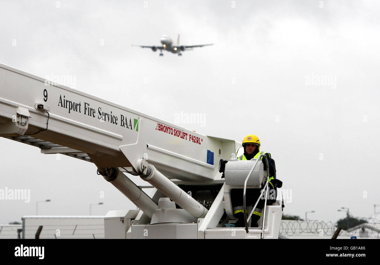 Air firestation vol avion pleine longueur exercice pompier volant ...