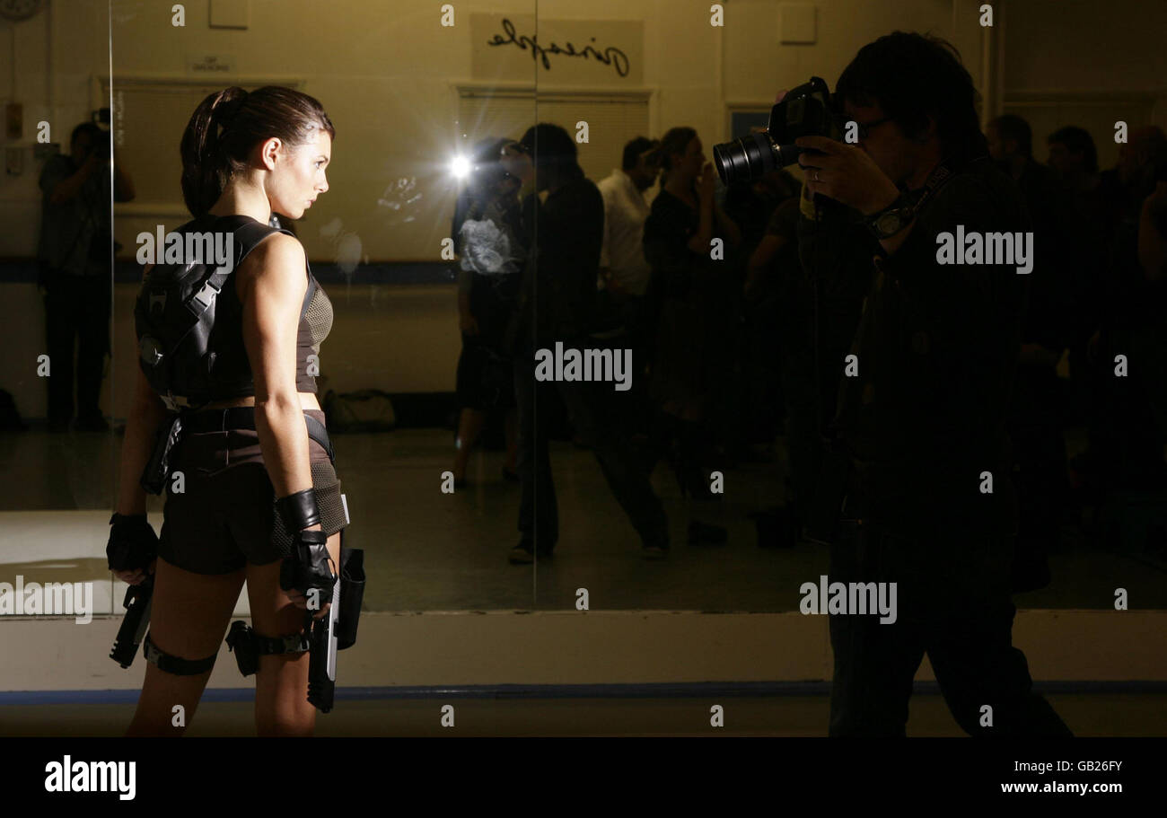 Le visage récemment couronné de Lara Croft, Alison Carroll, âgée de 23 ...