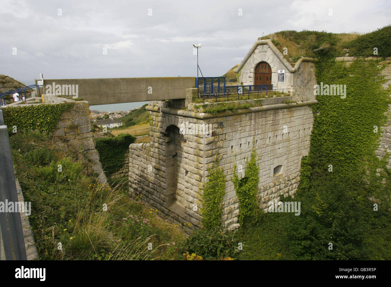 Vue générale de la forteresse qui est HMP Verne à Portland dans Dorset ...