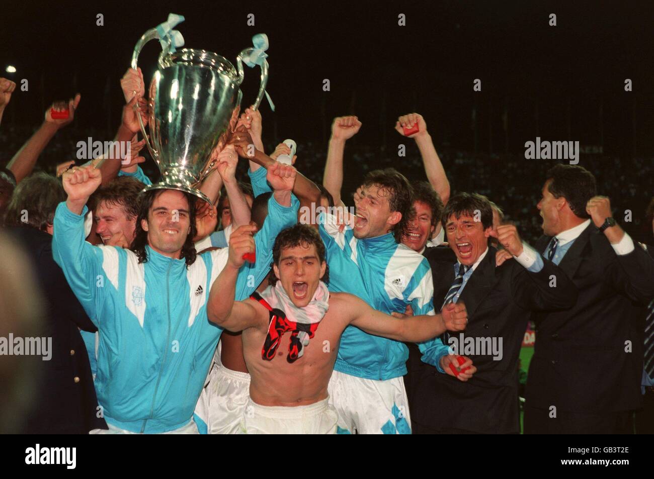 Coupe uefa olympique de marseille Banque de photographies et d’images à ...