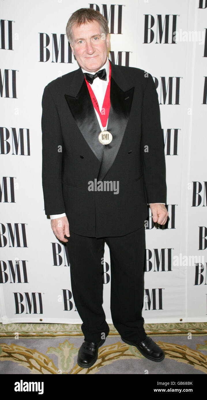 George fenton pose un prix bmi awards dorchester hotel Banque de ...
