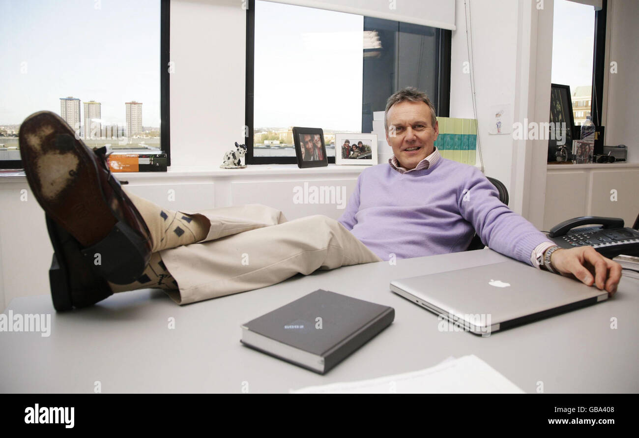 Anthony Head qui joue Stephen pose lors du tournage de la prochaine ...