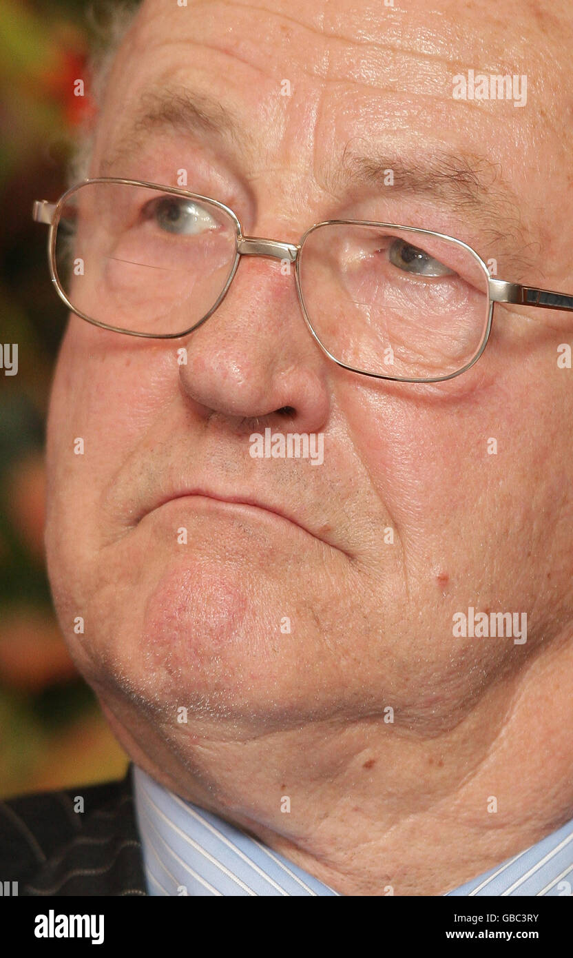 Vice commodore du royal thames yacht club peter haselhurst Banque de ...