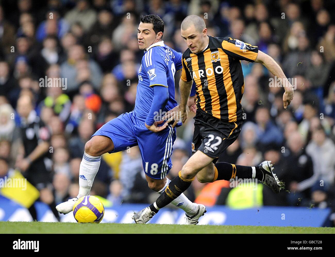Ricardo Quaresma de Chelsea et Dean Marney (à droite) de Hull City pour ...