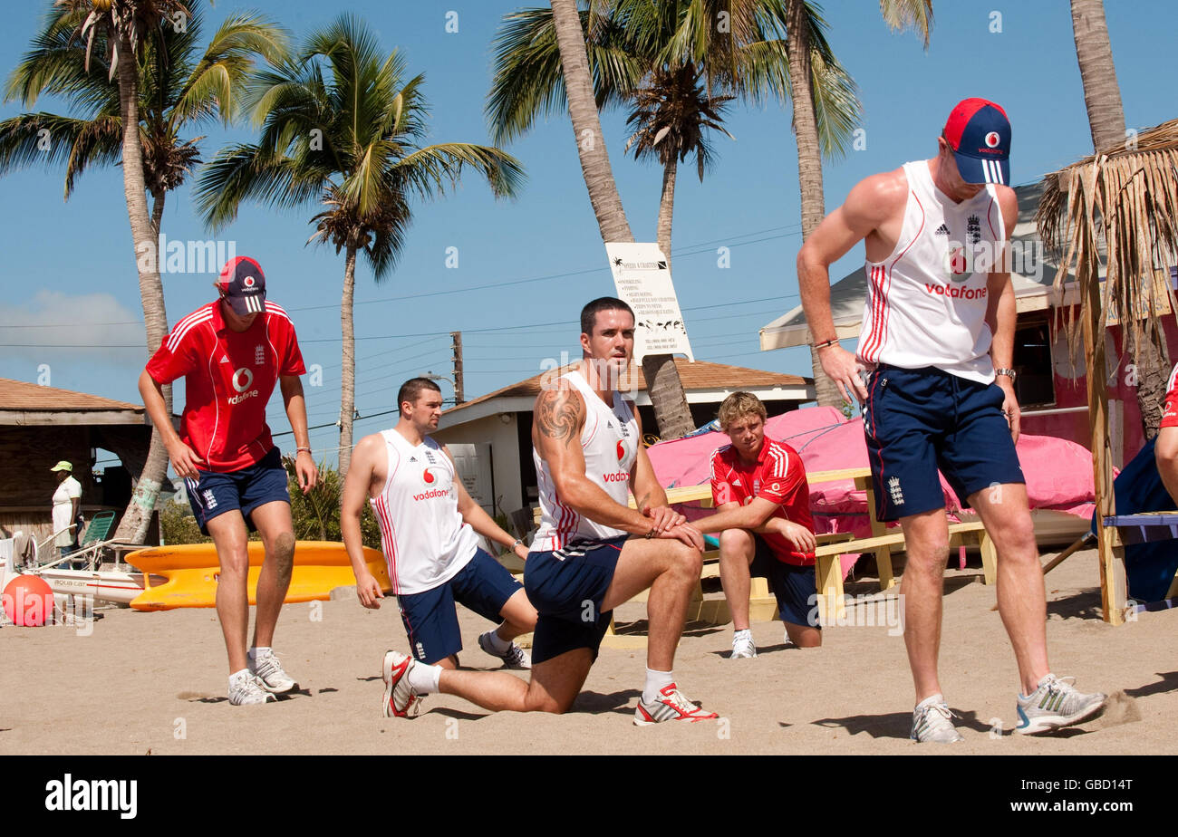 Kevin Pietersen, en Angleterre, Steve Harmison (deuxième à gauche ...