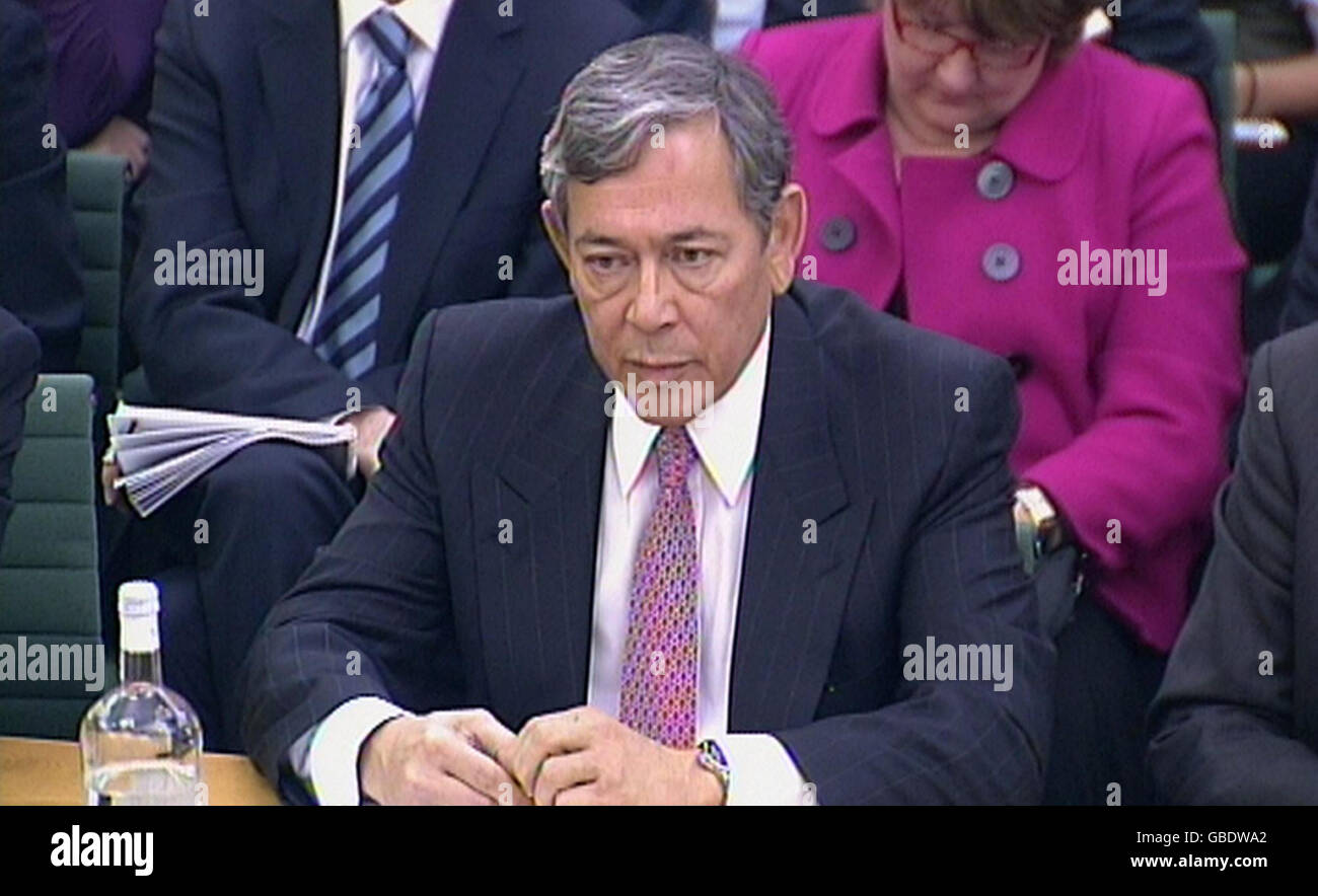 Eric Daniels, chef de la direction du groupe bancaire Lloyds, présente ...