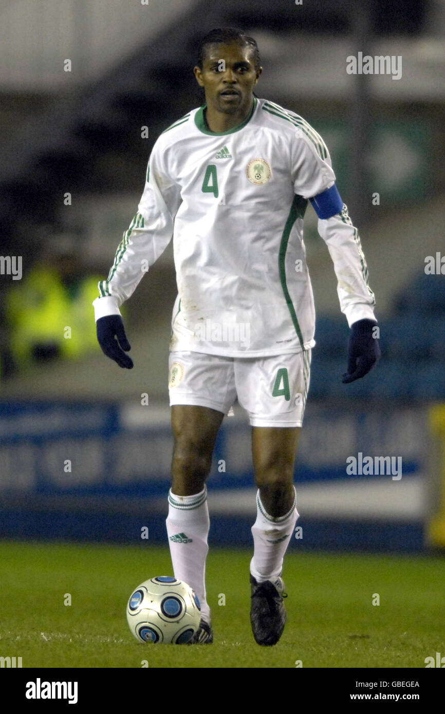 Nwankwo kanu of nigeria Banque de photographies et d’images à haute ...