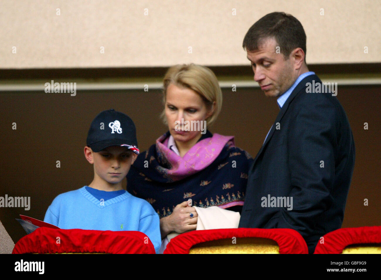 Le propriétaire de Chelsea Roman Abramovich dans les stands pour le jeu ...