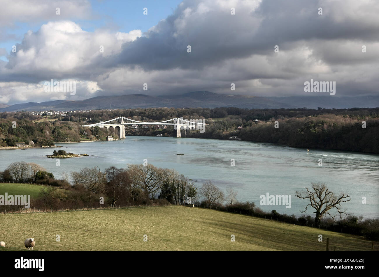 Vue panoramique du pont suspendu de menai Banque de photographies et d ...
