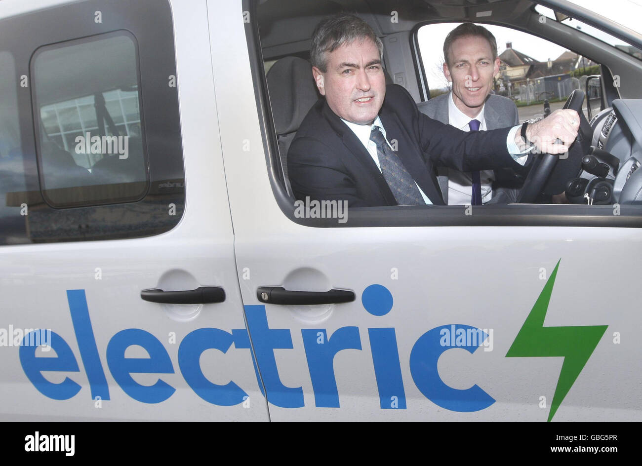 Politiciens de la politique souriant dans la voiture Banque de ...