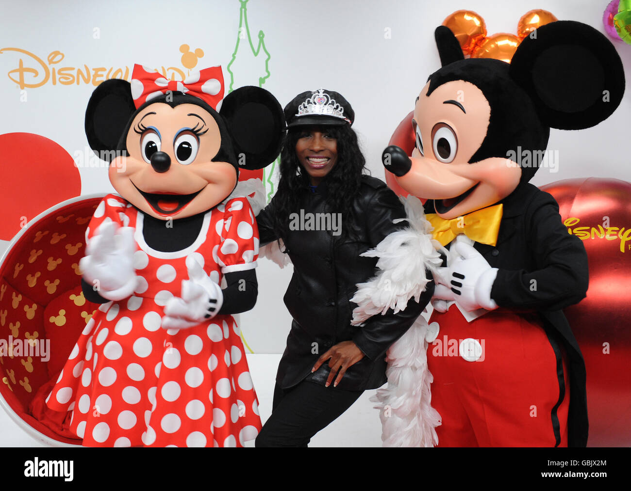 Minnie Mouse Sinitta et Mickey lors de la fête magique de Mickey à ...