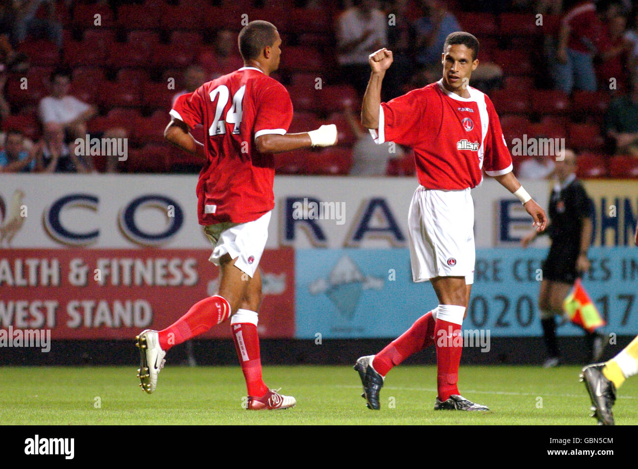 Charlton athletics jonathan fortune Banque de photographies et d’images ...