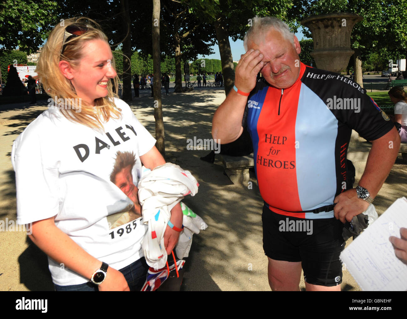 Le cycliste John Gostick (à gauche), qui a perdu son fils Dale en ...