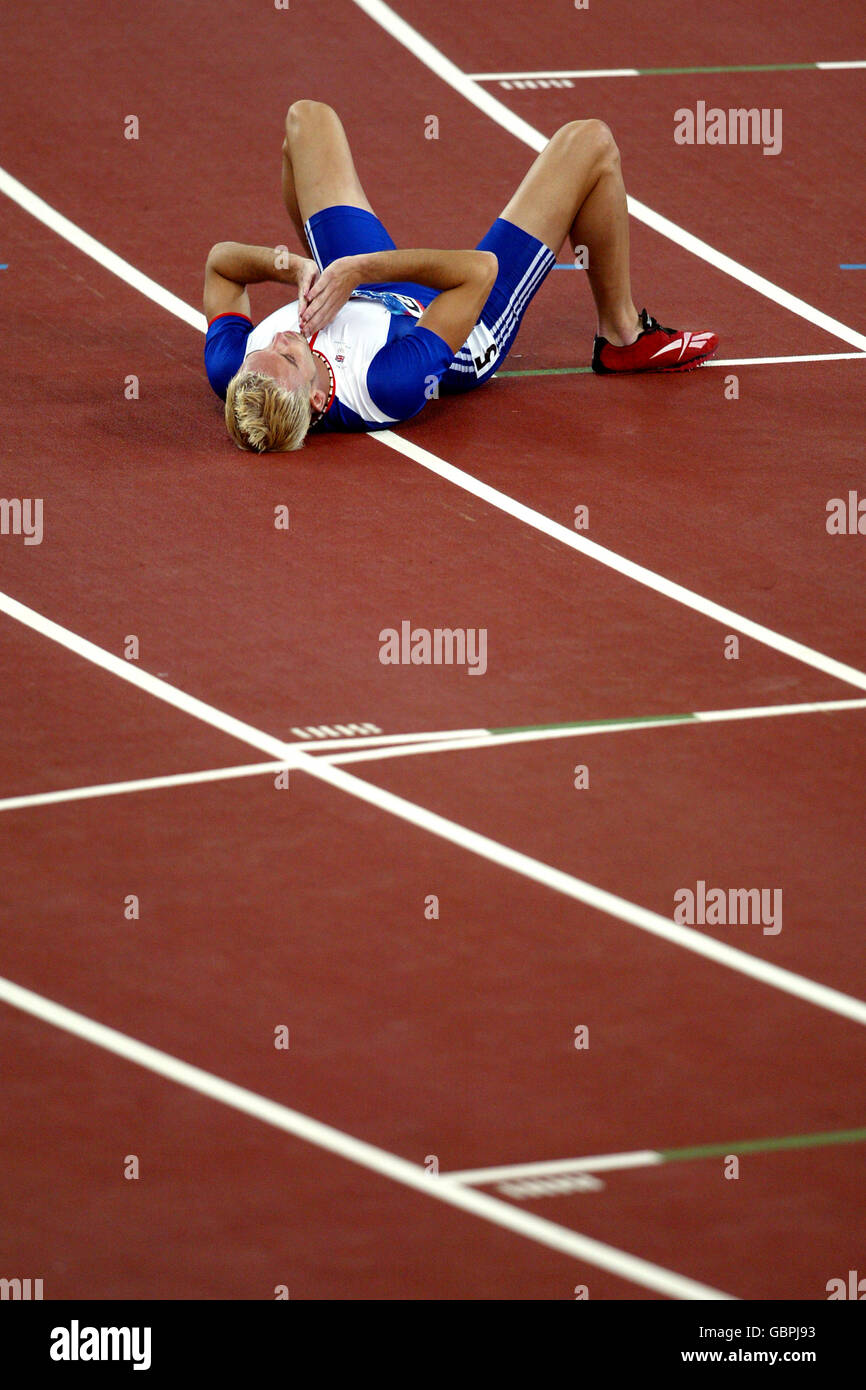 Matthew Elias, en Grande-Bretagne, est ensuite abattu sur le sol il a ...