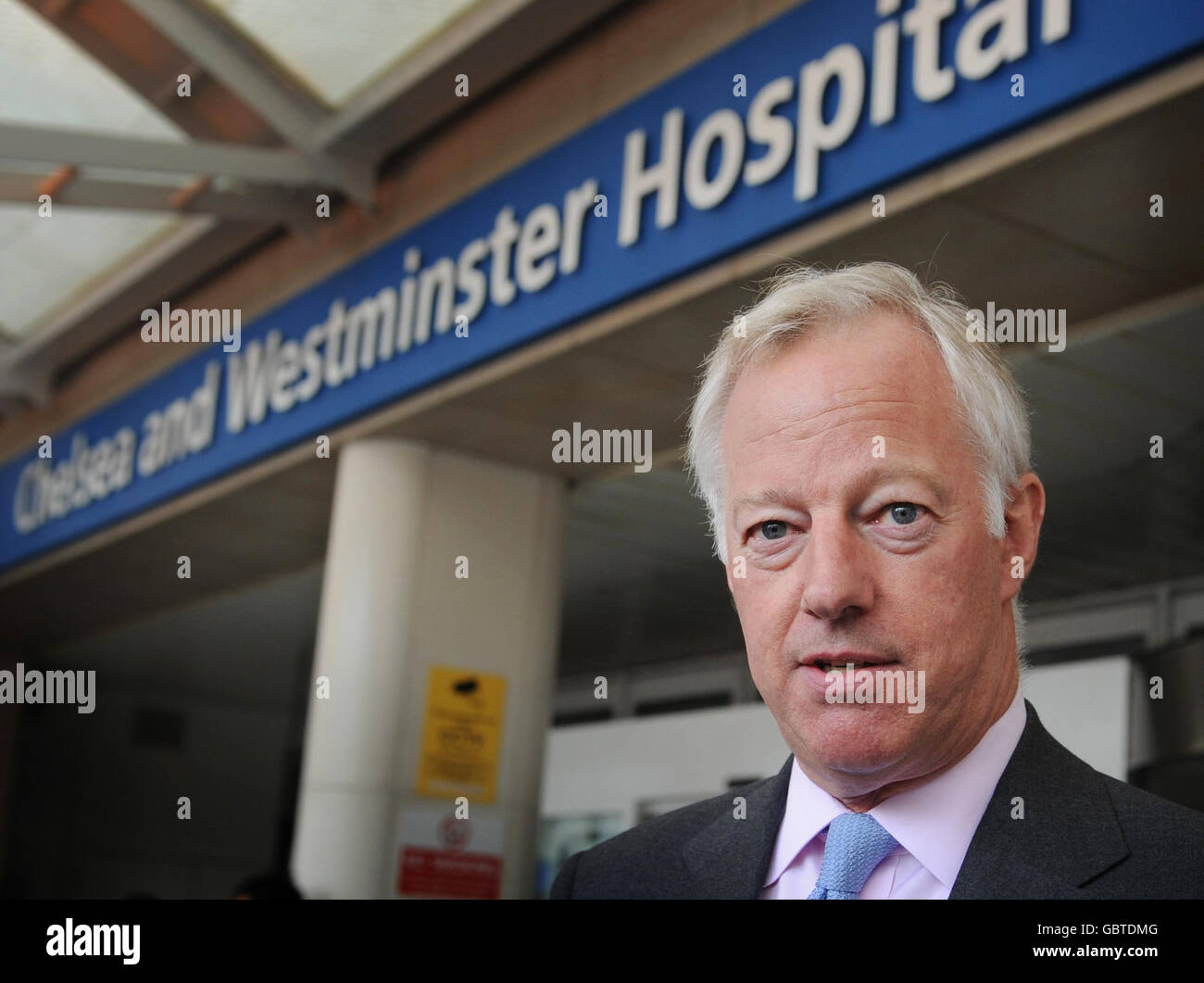Mark Thatcher arrive à l'hôpital de Chelsea et Westminster à Londres où ...