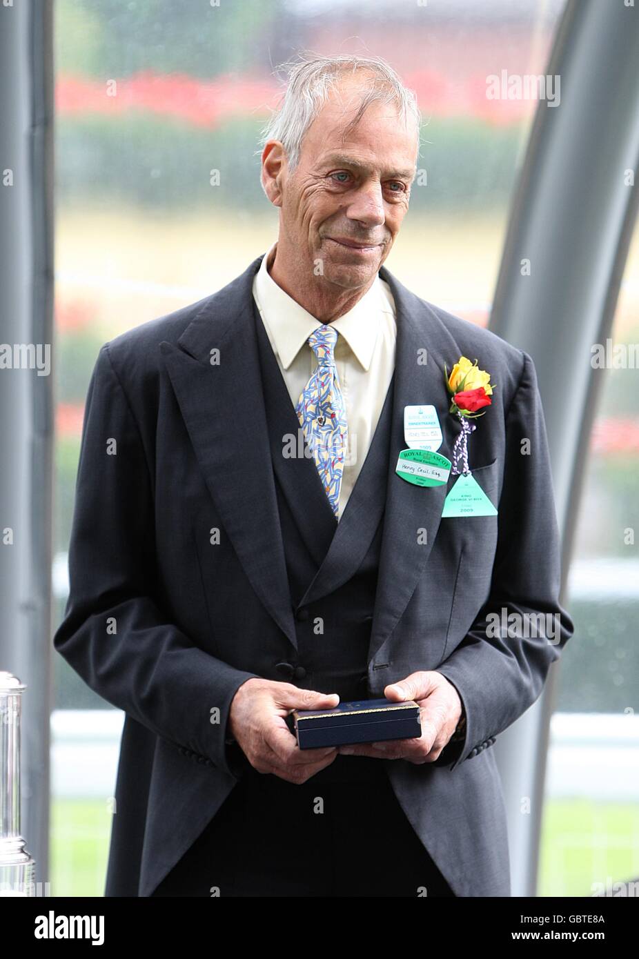 L'entraîneur Henry Cecil après son cheval le temps du Père a gagné les ...