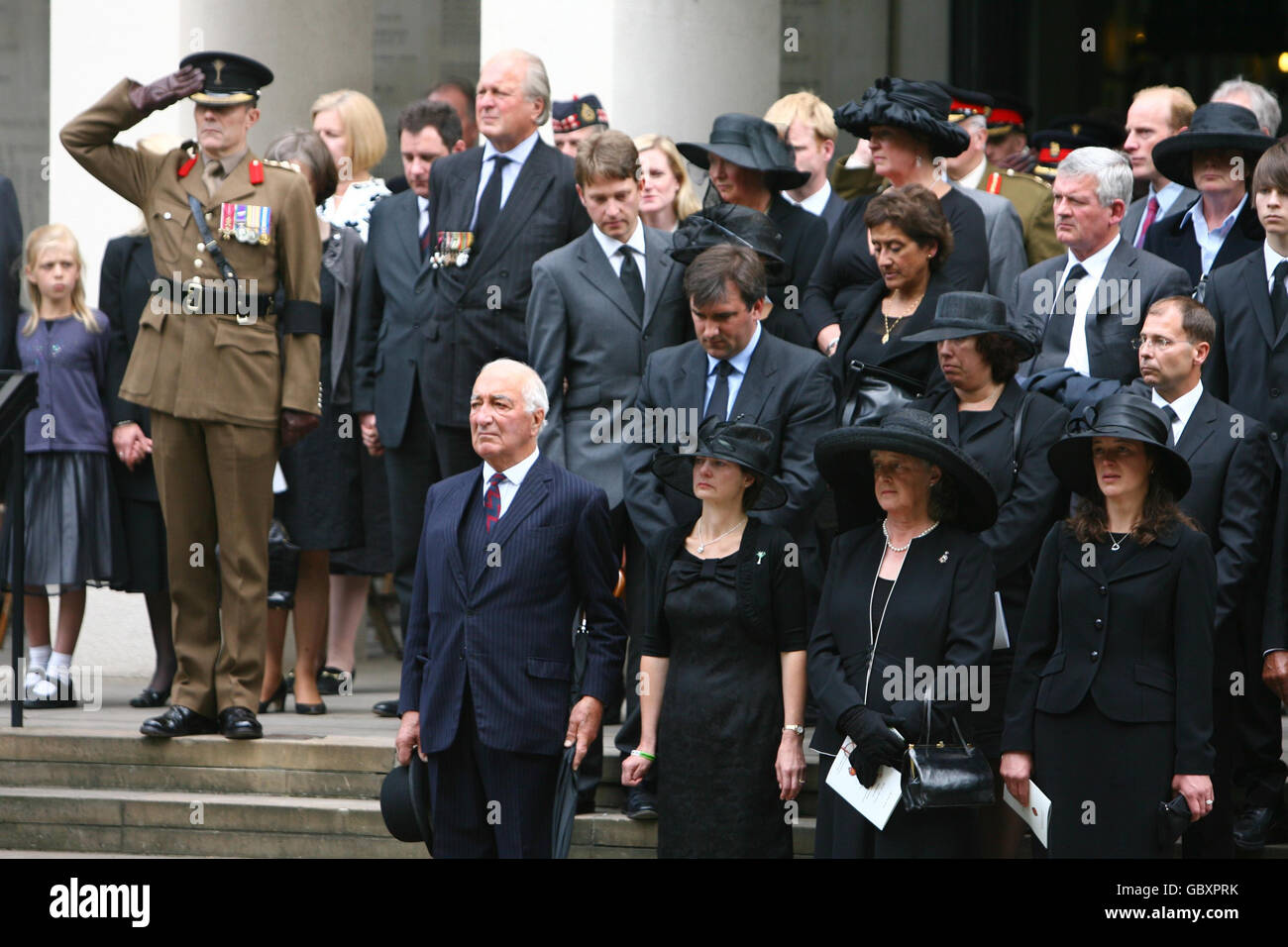 Le cercueil du lieutenant-colonel Rupert Thorneloe est réalisé à partir ...