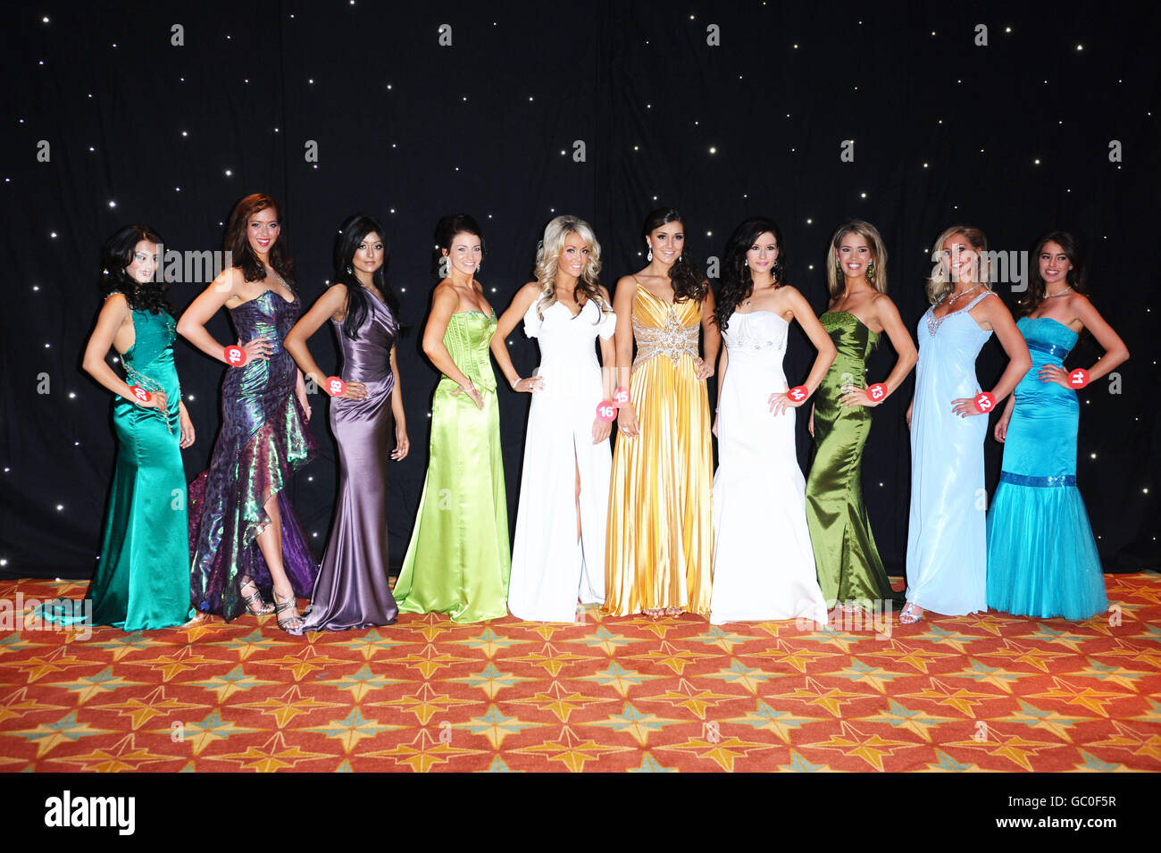 Les finalistes de Miss England 2009 de gauche à droite Snehali Naik ...