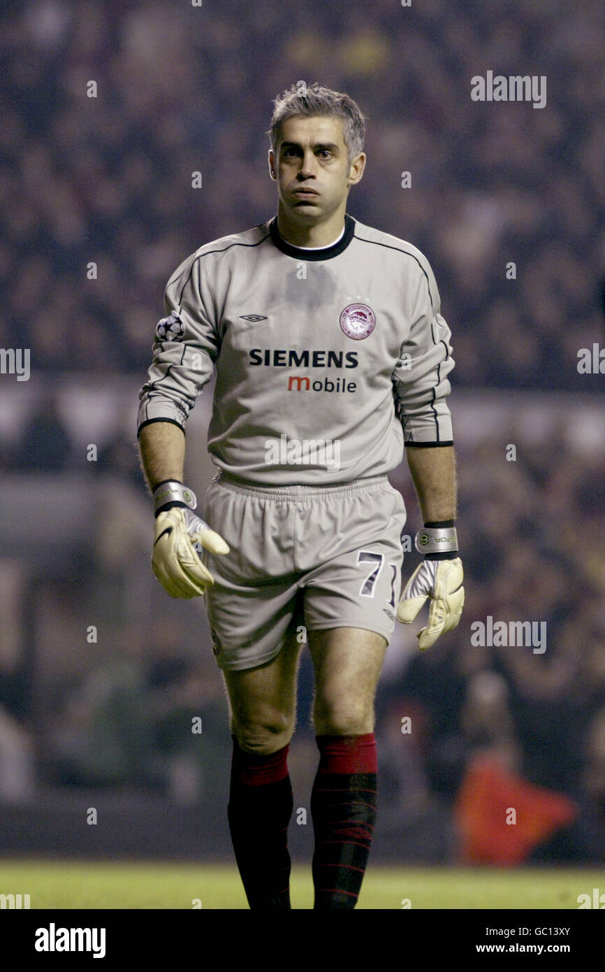 Liverpool v olympiakos antonios nikopolidis Banque de photographies et ...