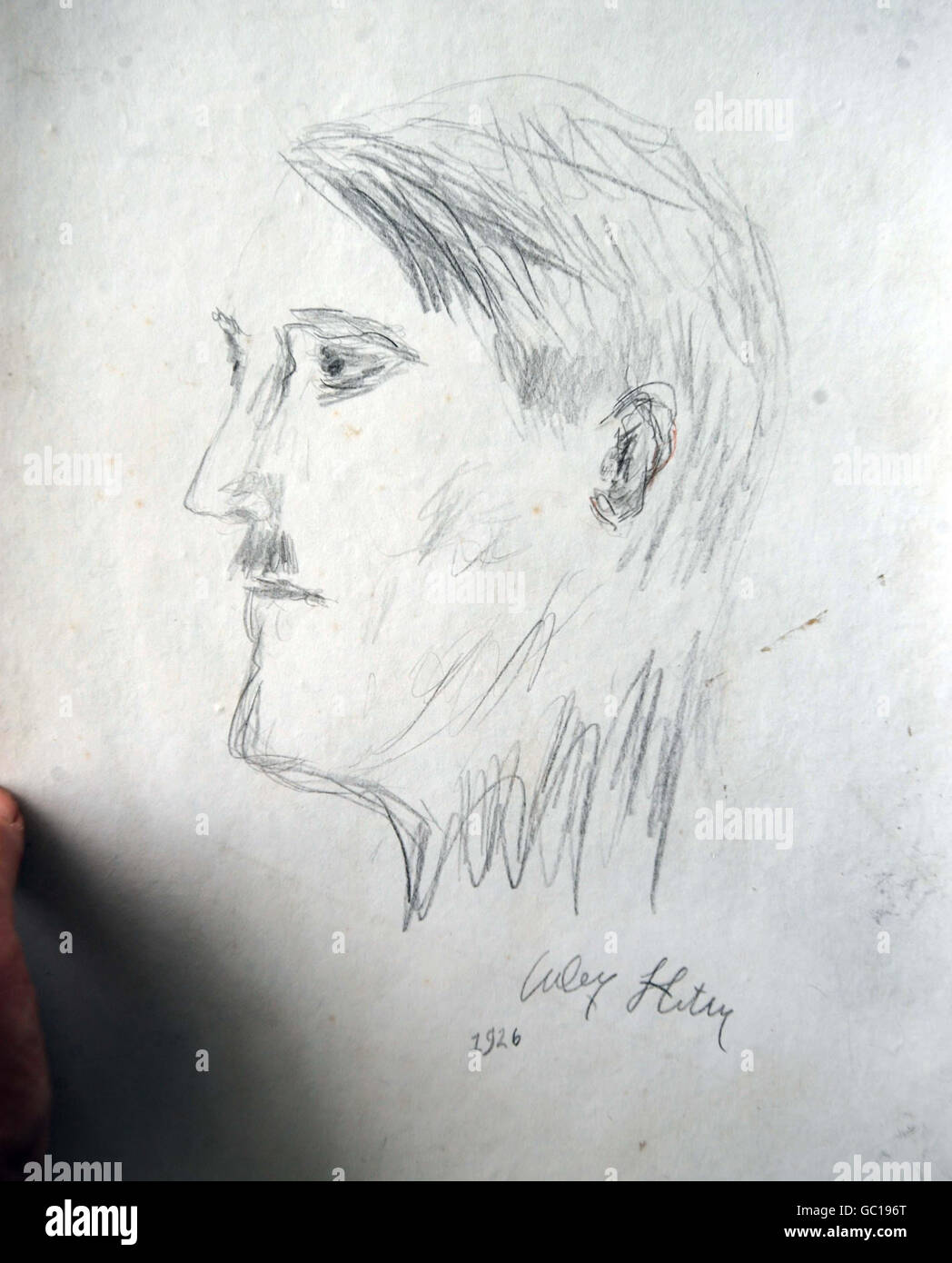 Vente aux enchères de souvenirs d'Hitler.Un autoportrait d'Adolf Hitler ...