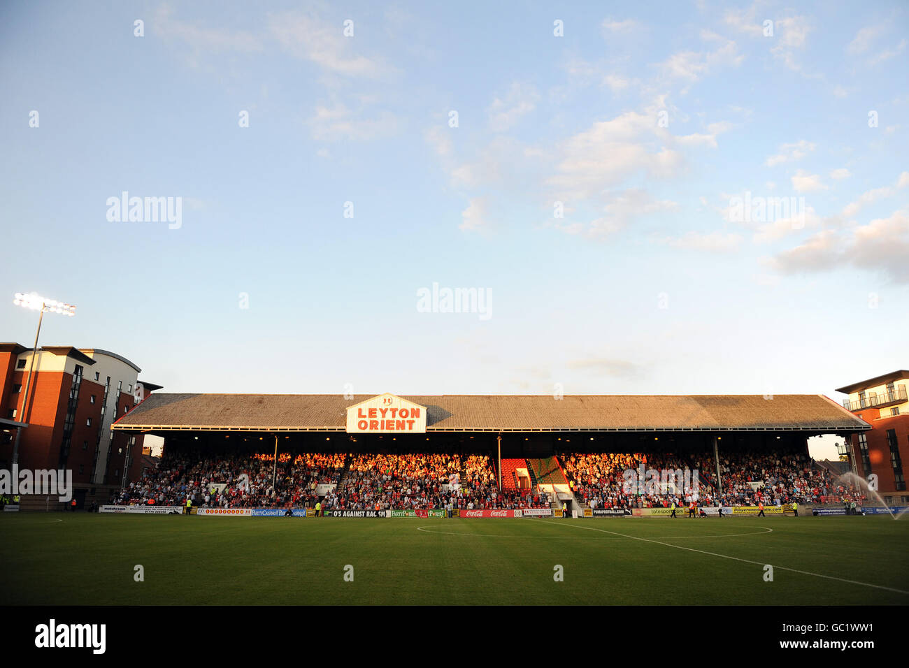 Leyton orient football club stadium Banque de photographies et d’images ...