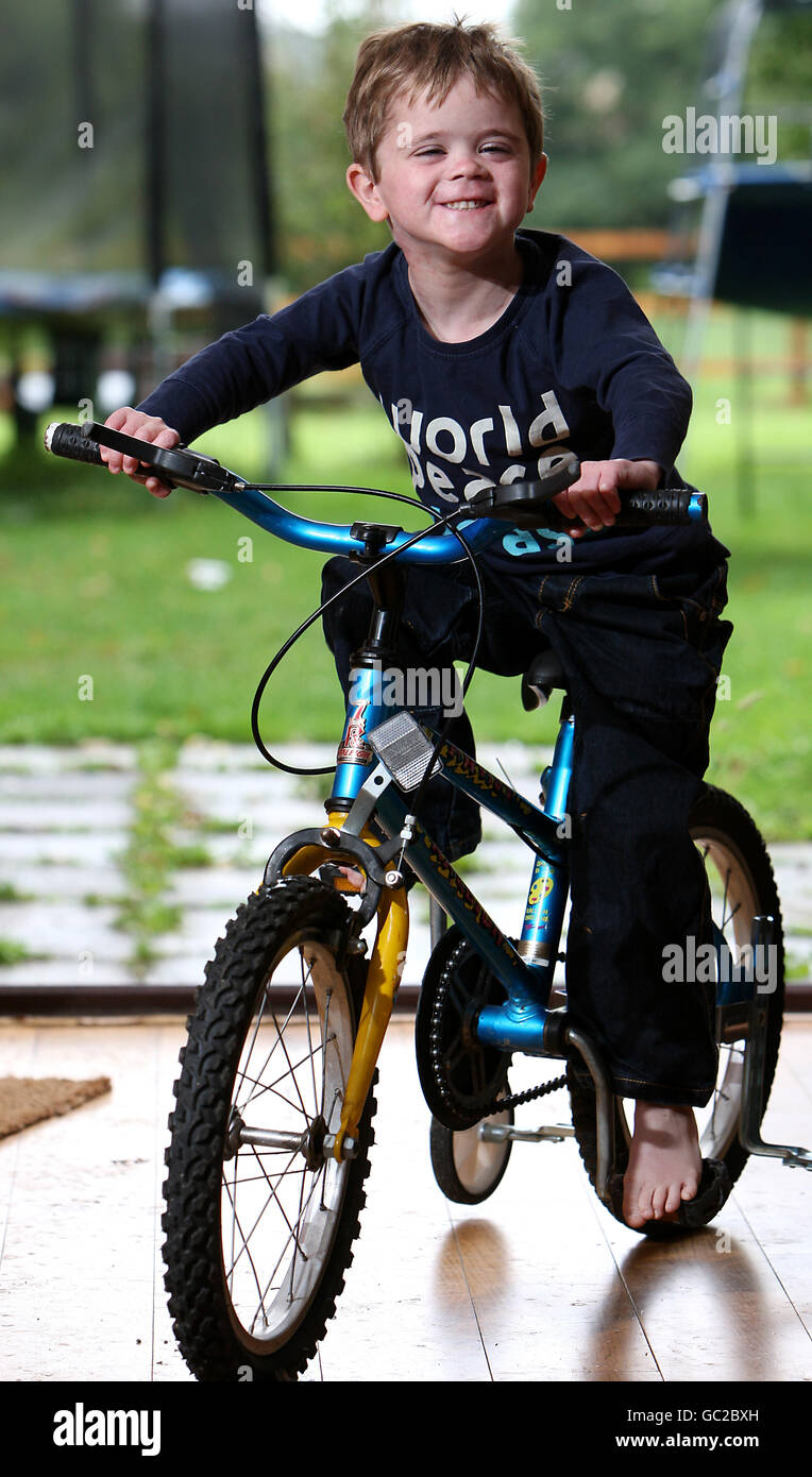 Jamie Reece, âgé de 5 ans, d'Easton, à Cambridgeshire, qui a reçu un ...