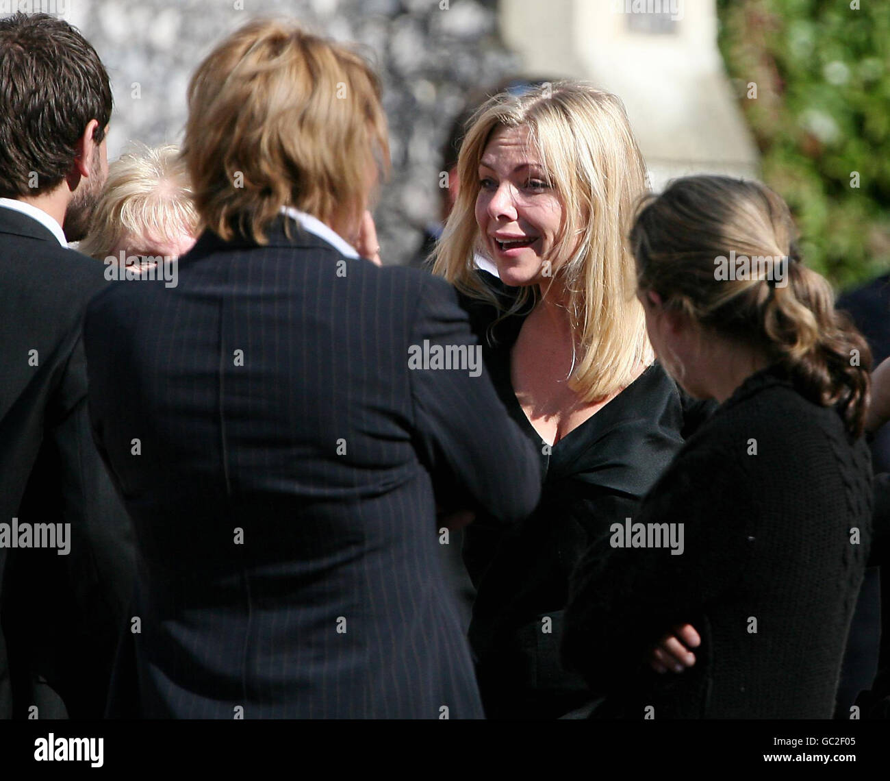 L'actrice Samantha Womack d'EastEnders (au centre à droite) après le ...
