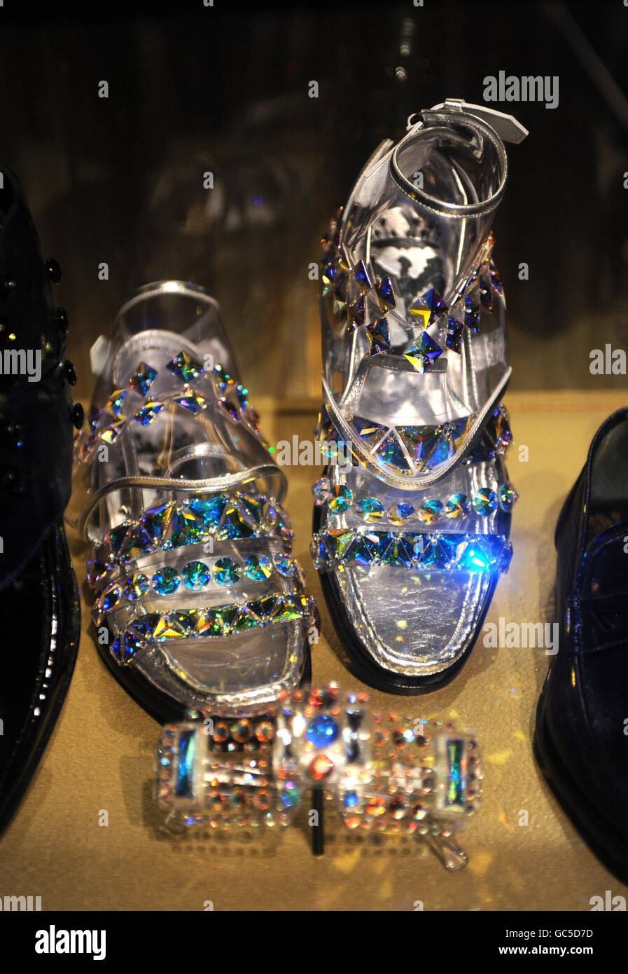 Chaussures conçues par Zaldy pour le Michael Jackson c'est des concerts ...