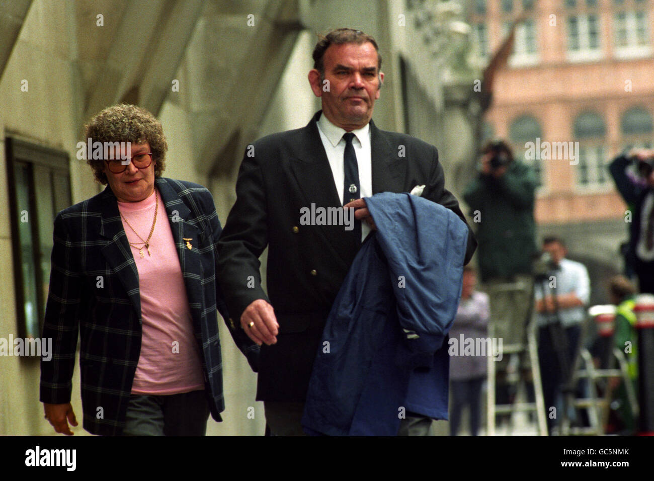 HILDA ET DAVID CARR, LA MÈRE ET LE PÈRE DE COLIN STAGG, QUI A ÉTÉ ...