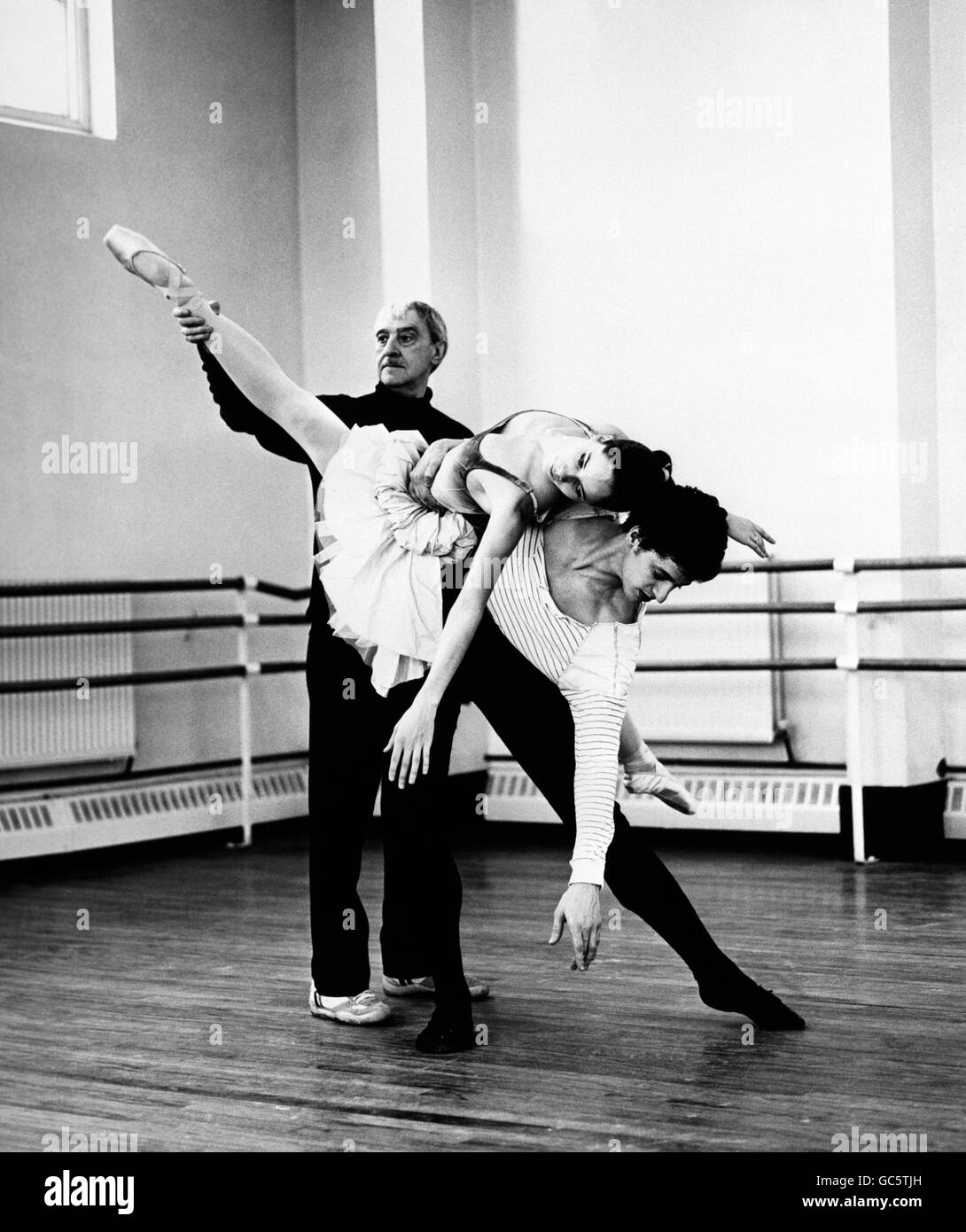 Sir kenneth macmillan Banque de photographies et d’images à haute ...