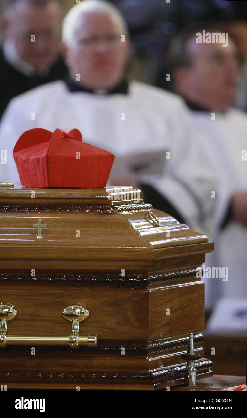 Le cercueil du cardinal cahal daly Banque de photographies et d’images ...