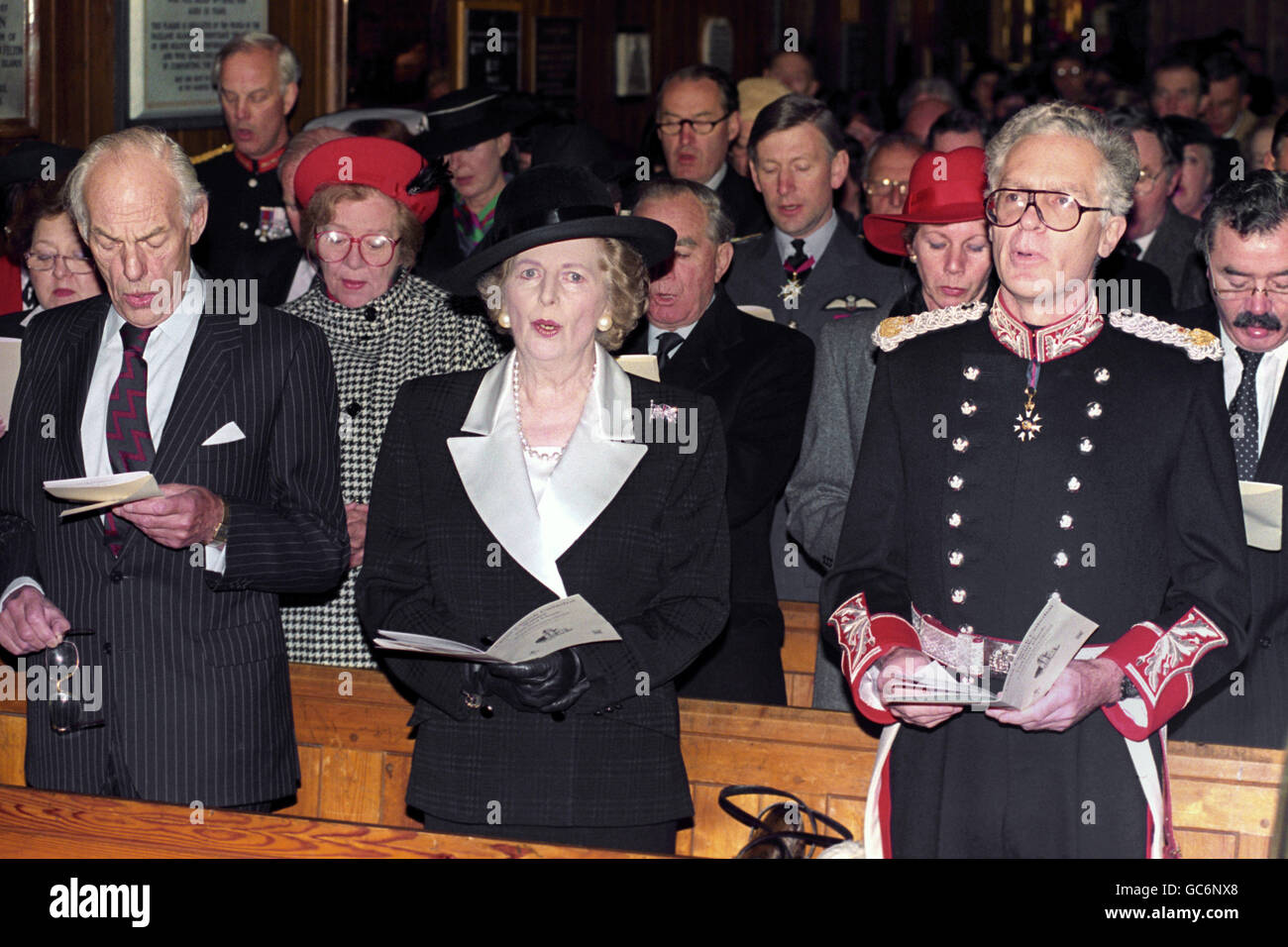 M. ET MME THATCHER À FALKLANDS. MARGARET ET DENIS REJOIGNENT LE ...