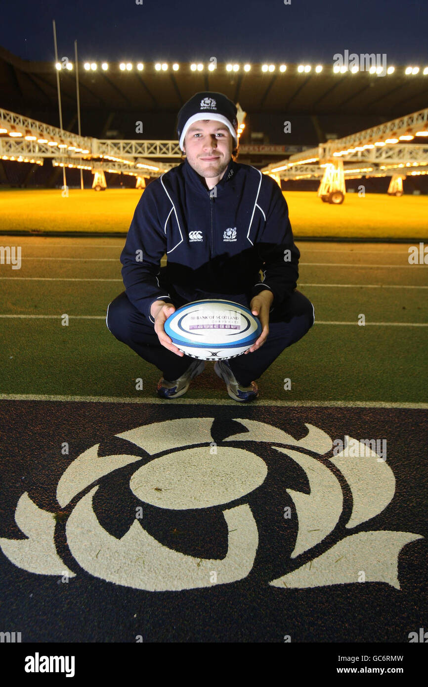 Alan MacDonald, le nouveau cap écossais, pose une photo suite à l'annonce de l'équipe de rugby ...