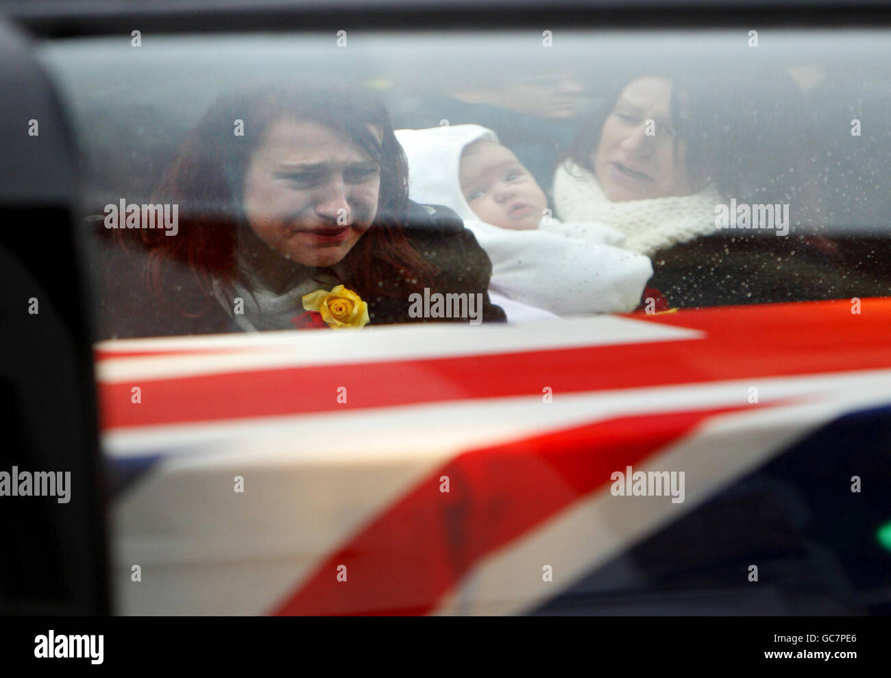 Sian Goodenough, la fiancée du caporal Adam Drane, photographiée avec ...